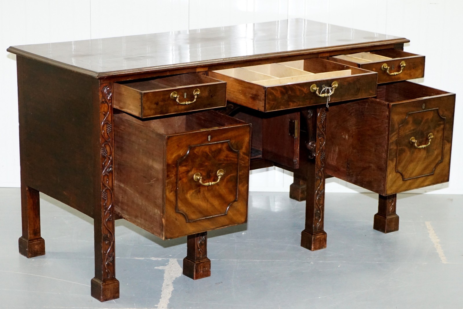 VISCOUNTESS BOYD'S INCE CASTLE RARE GEORGE III MAHOGANY SIDEBOARD ...