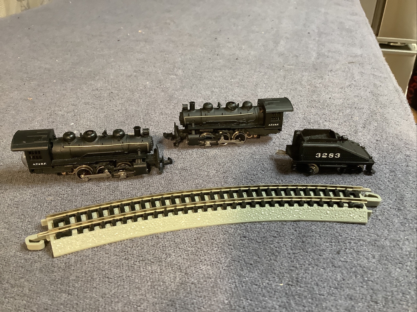 Bachmann N Scale Steam Locomotives And One Tender AT & SF #3283 Moved A ...