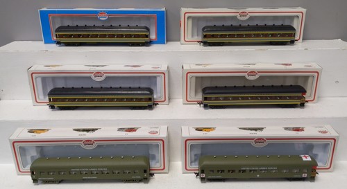 Model Power HO Scale Assorted Passenger Cars: 6720, 9920, 9910, 9895 ...
