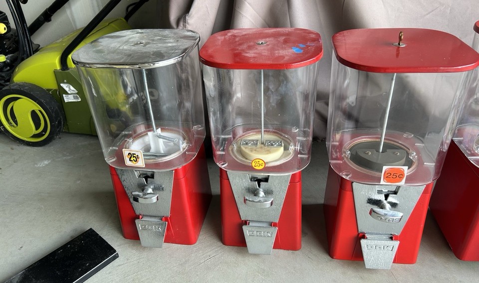 OAK Candy Gumball Vending Machines 25 cent, Lock & key, Lot Of 10 ...