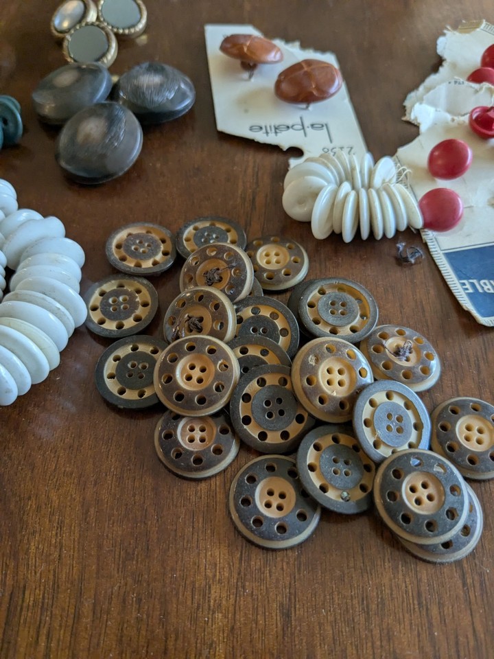 Vintage Buttons Sets Lot of 100 Various Shapes See Pics for Details ...