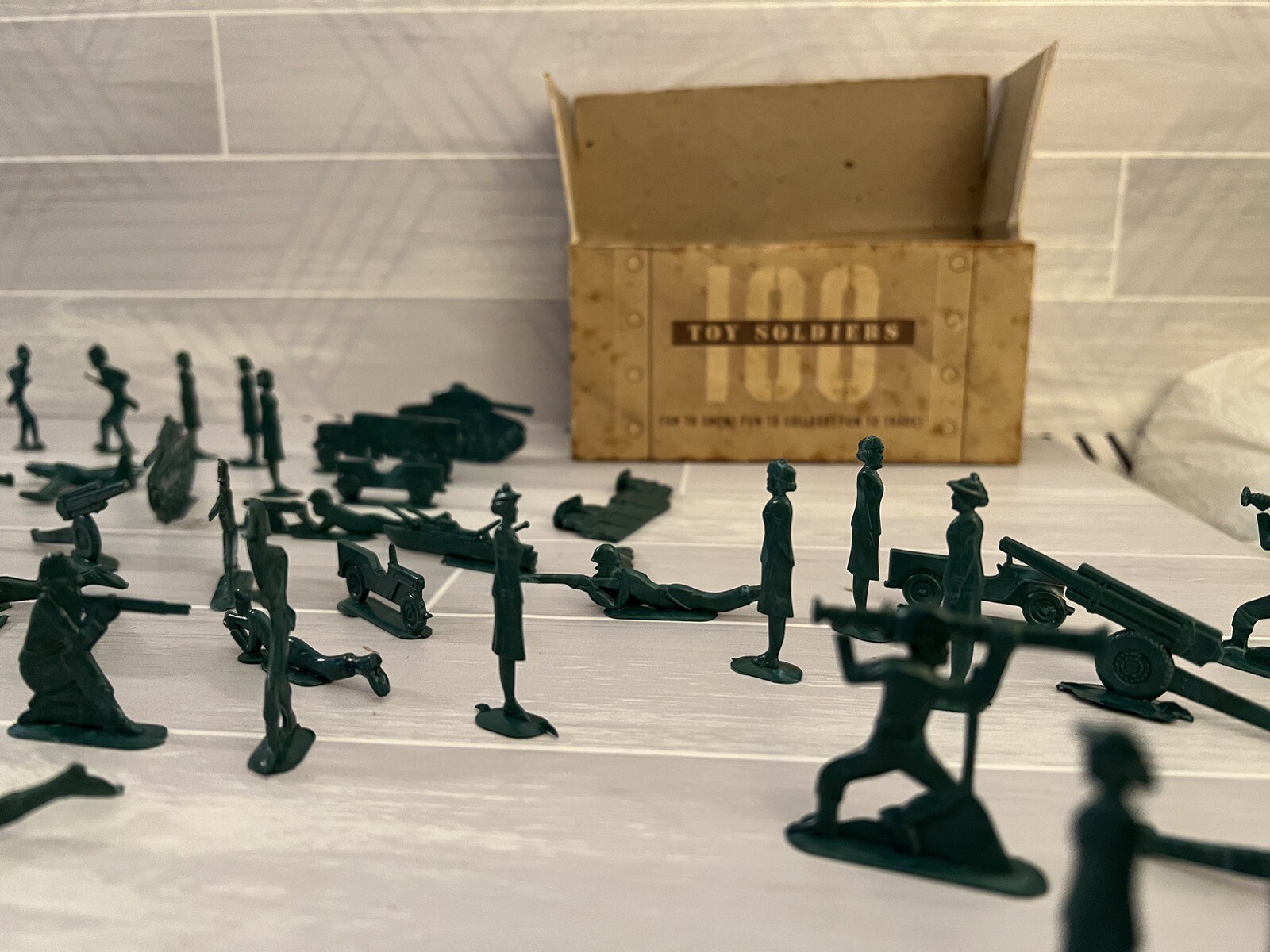 VINTAGE COMIC BOOK FLAT SOLDIERS IN FOOTLOCKER C. 1957 COSSMAN FLATS | eBay