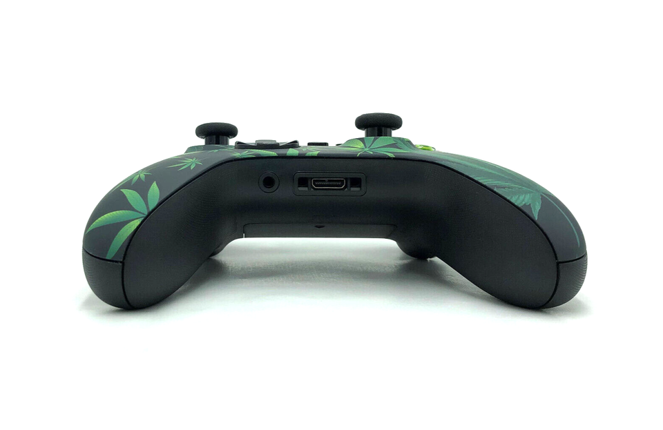 Custom Microsoft Xbox Series X / S Controller - Soft Touch Green Weeds ...