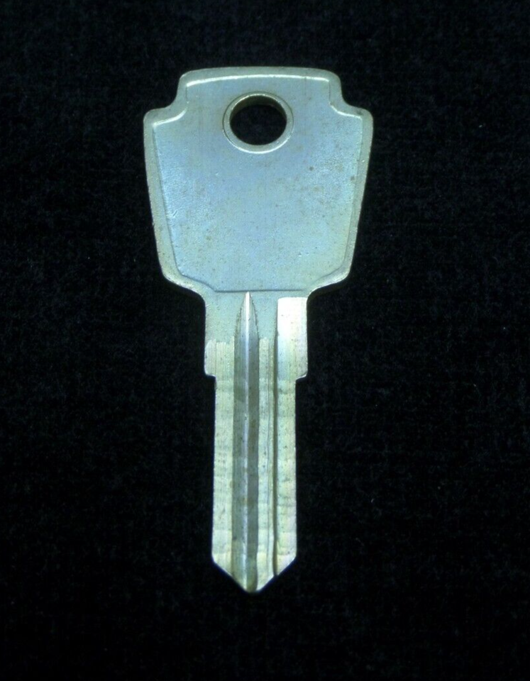 61PS SIMCA KEY BLANK Door Trunk 1960's 1100 1204 1200S Bertone Coupe "W ...