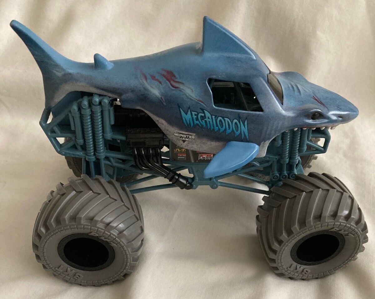 Megalodon HOT WHEELS Monster Jam Truck Metal Scale 1:24 Body Shark GRAY ...