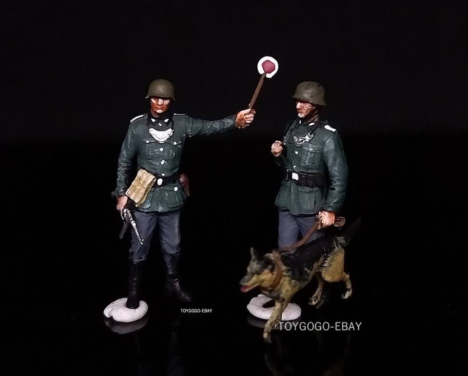Diorama WW2 1/72 figure German Soldiers charge forward minture | eBay