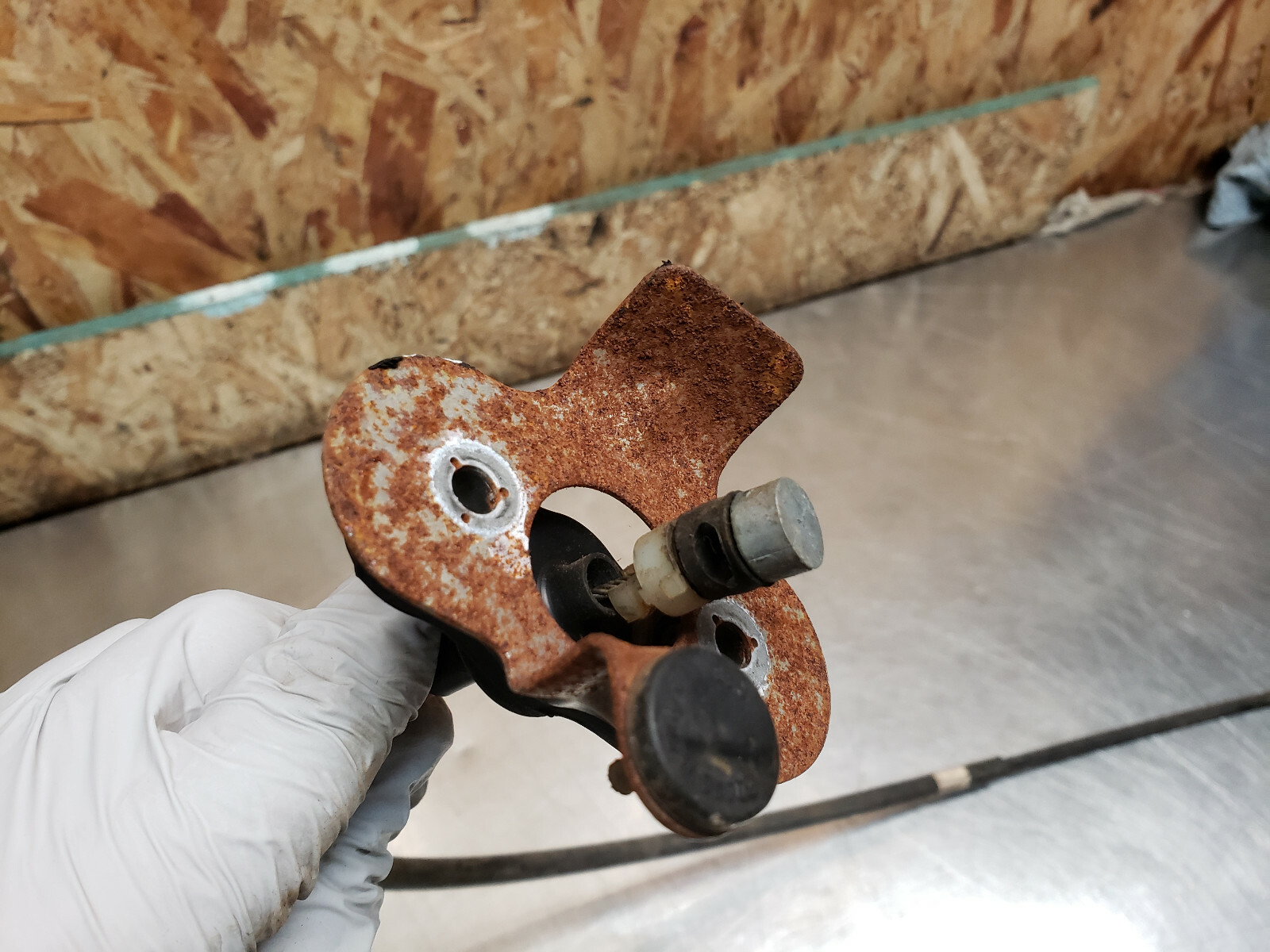 82-85 TOYOTA CELICA GT GTS 22RE 22R-E THROTTLE CABLE MOUNT BRACKET GAS ...