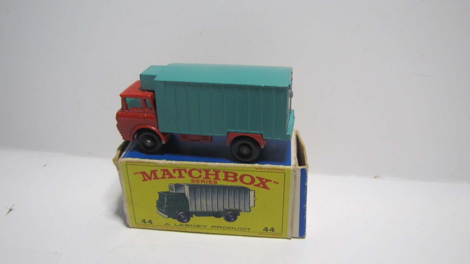 NEAR MINT GMC Refrigerator Truck Matchbox Lesney #44 with Original Box ...