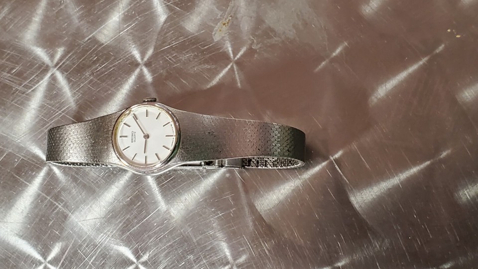 Vintage 1980's Ladies Seiko Quartz Watch Safety Chain Silver Tone 16 ...