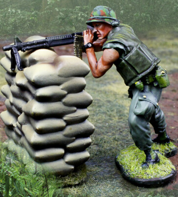 COLLECTORS SHOWCASE VIETNAM WAR CS01071 U.S. MARINE FIRING M60 MACHINE ...