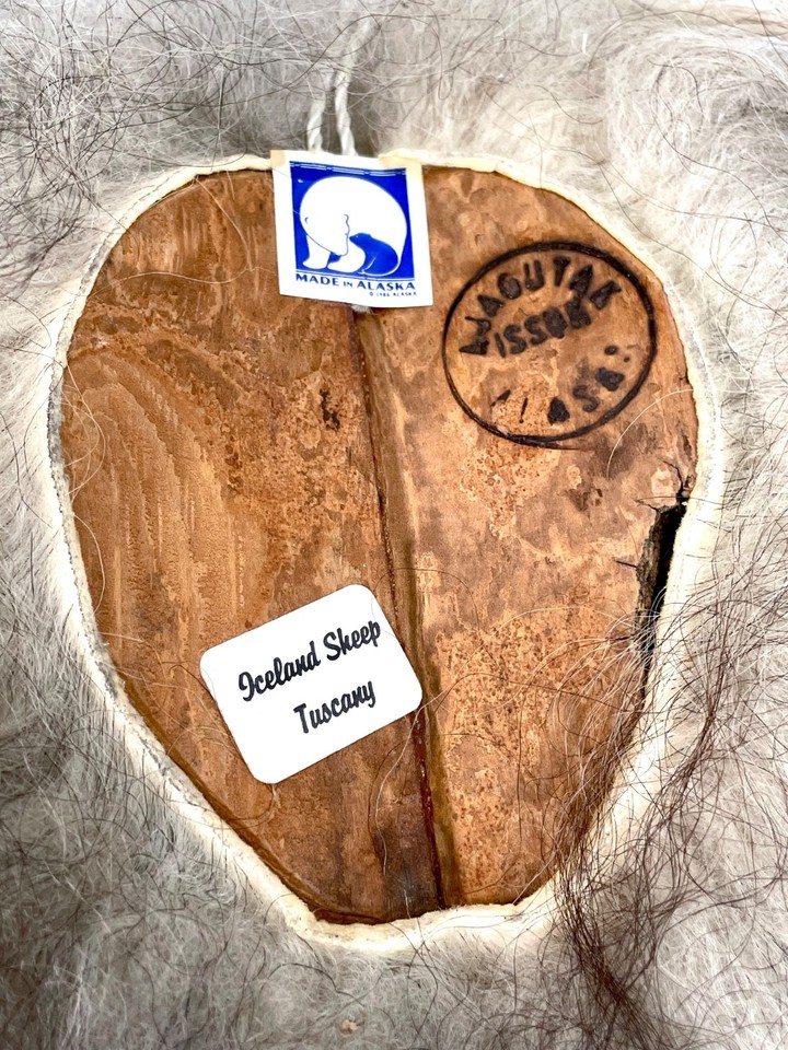 NATIVE ALASKAN BLACK COTTONWOOD BARK CARVING REINDEER FUR / ICELANDIC ...