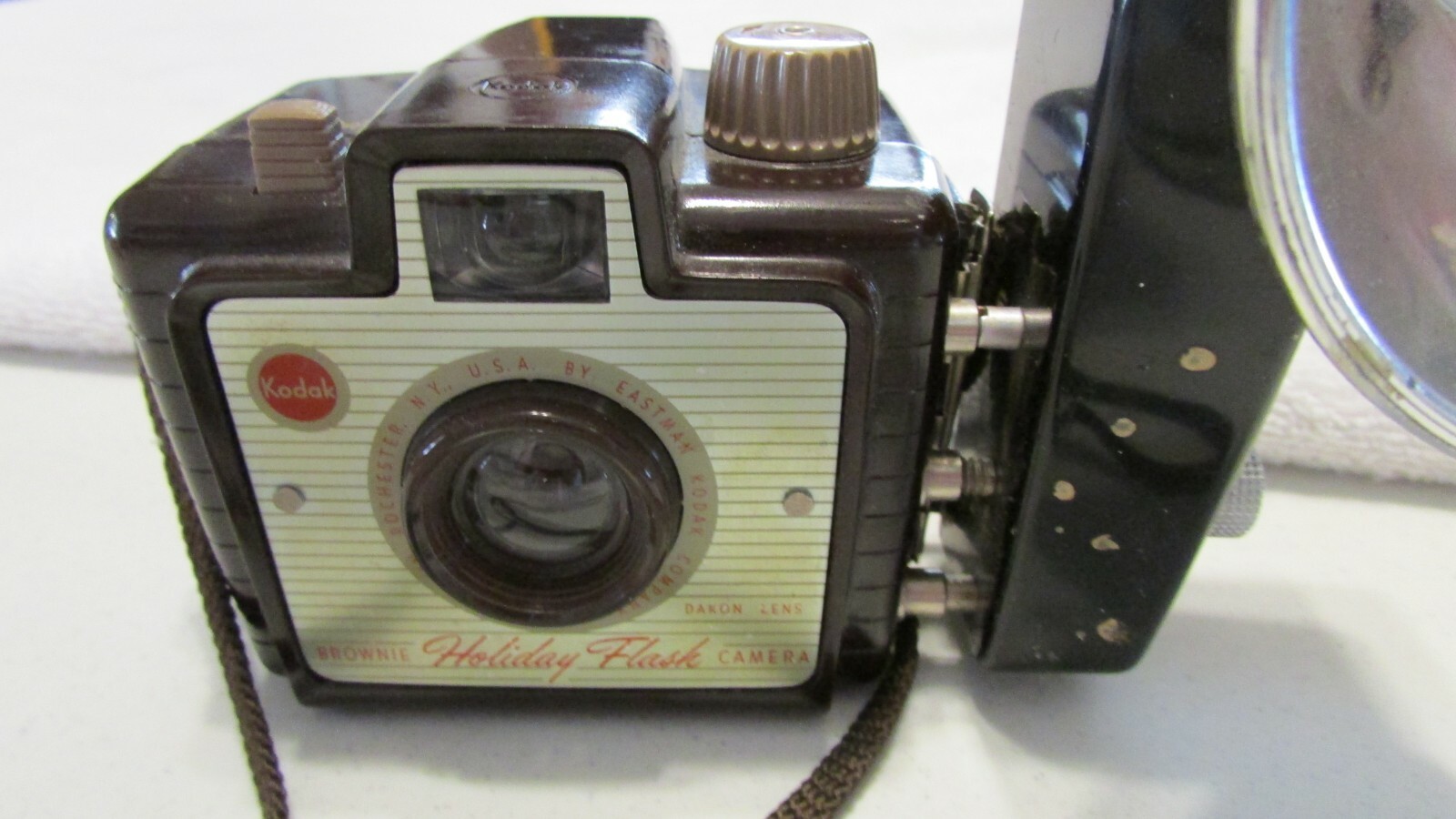 Vintage 1950's Eastman Kodak Brownie Holiday Flash Camera- Dakon Lens ...