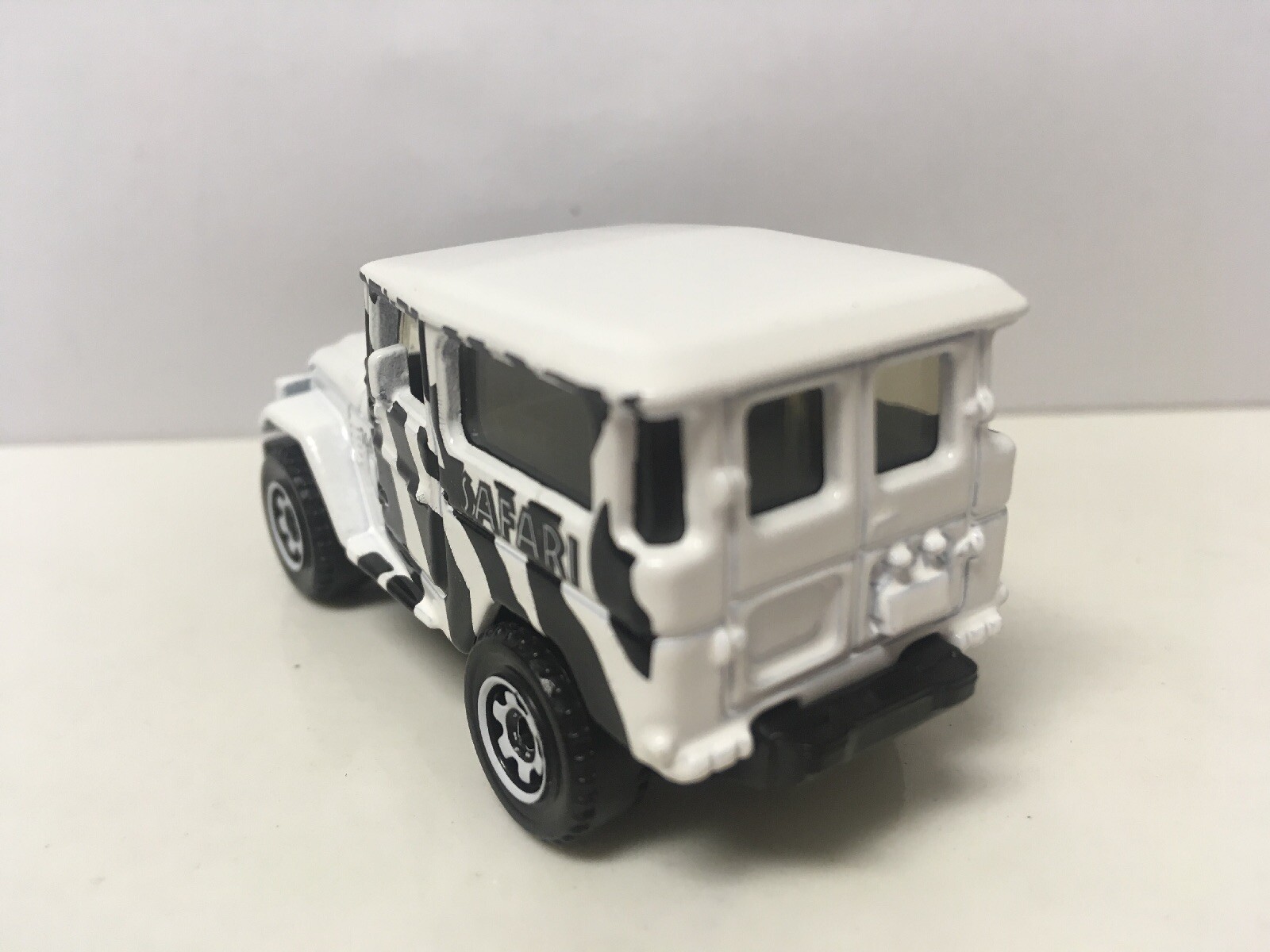 2010 Matchbox White Black Zebra Stripe 1968 Toyota Land Cruiser Fj40 ...