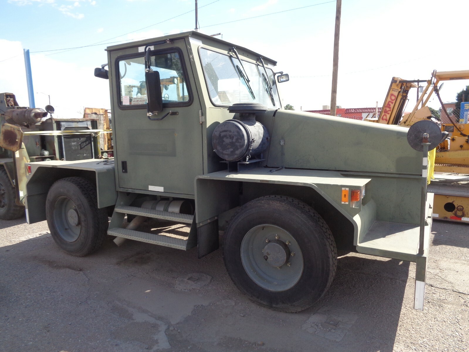 Entwistle Pushback Tractor aircraf towing Type: MB4 (RUNNING) CUMMINS 6 ...