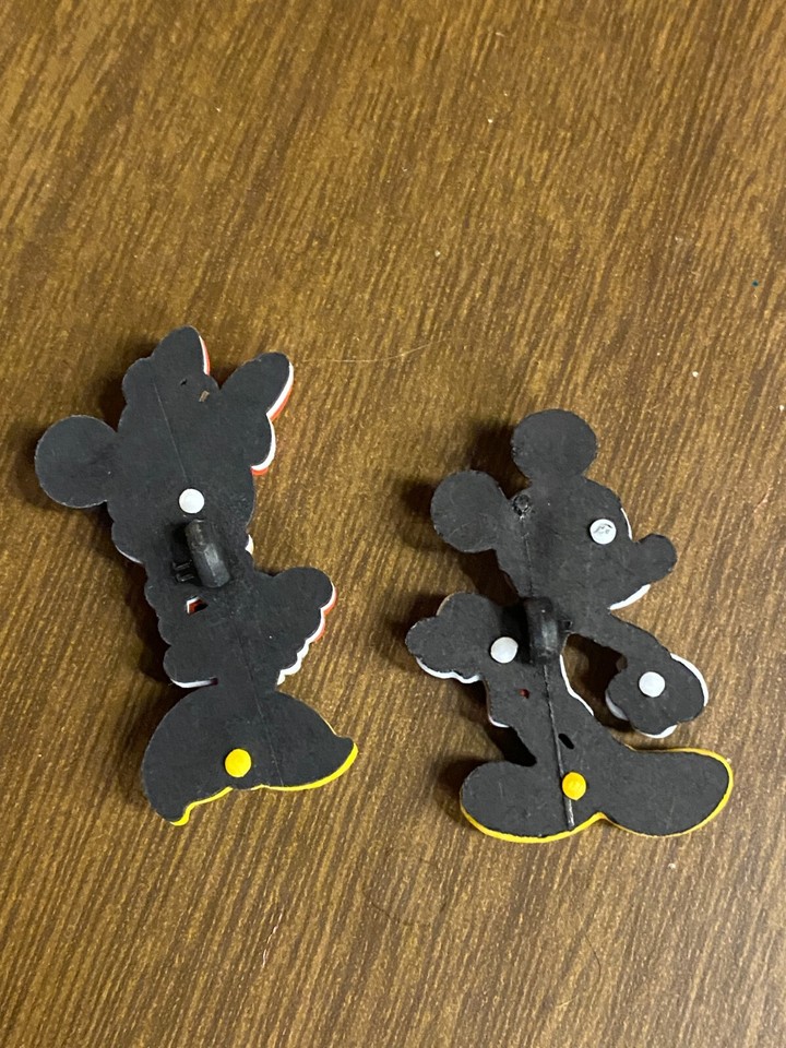 2 Mickey & Minnie Mouse Disney Plastic Buttons 1 1/2" A | eBay