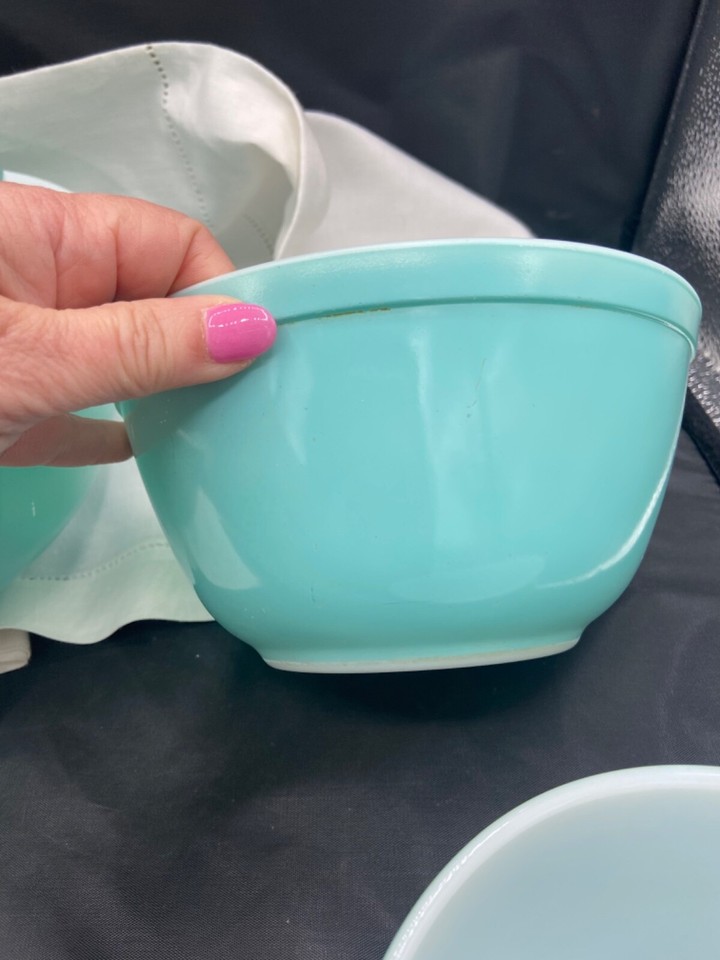 Vintage Pyrex Robin’s Egg Turquoise Blue Set of 4 Nesting Mixing Bowls ...