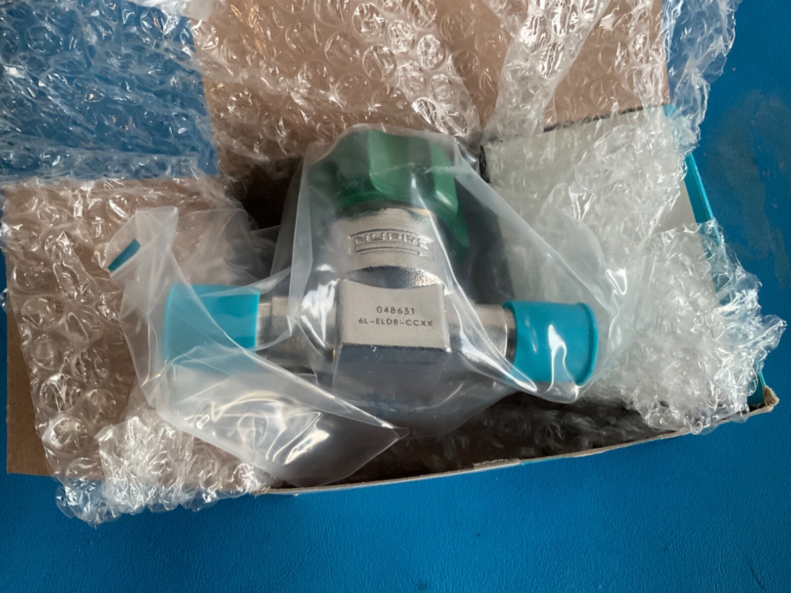 Nupro, Swagelok Bulk Gas Valves 6L-ELD8-CCXX, 1/2 in Male VCR Fittings ...