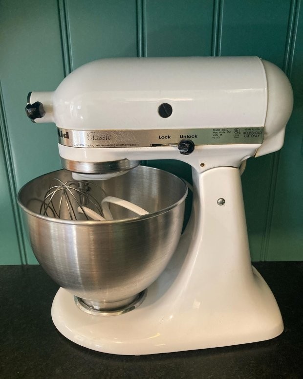 KitchenAid K45SS Classic Series 4.5 Qt Tilt-Head Stand Mixer White ...