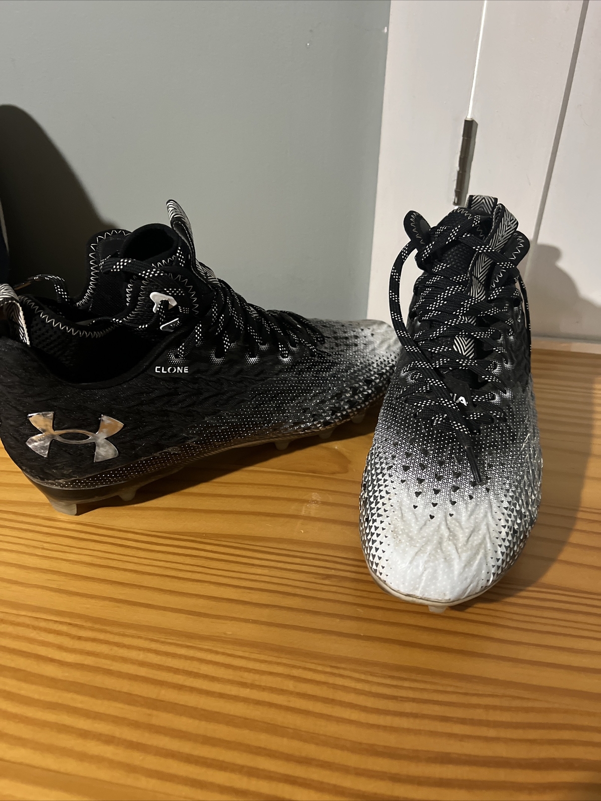 Men's Under Armour Cleat Athletic Shoes, Size 9.5 Black White Silver ...