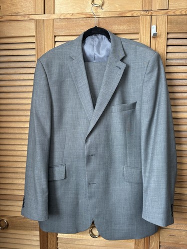 light grey gents three piece suit size 46R worn twice so exc cond 33 ...