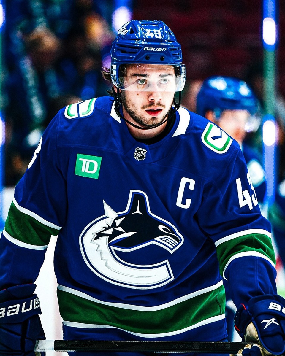 Wallpaper Beautiful Captain