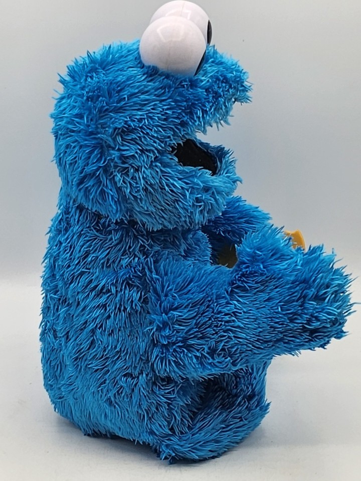 Hasbro 2017 Sesame Street TALKING SHAKING FEED ME COOKIE MONSTER 14 ...