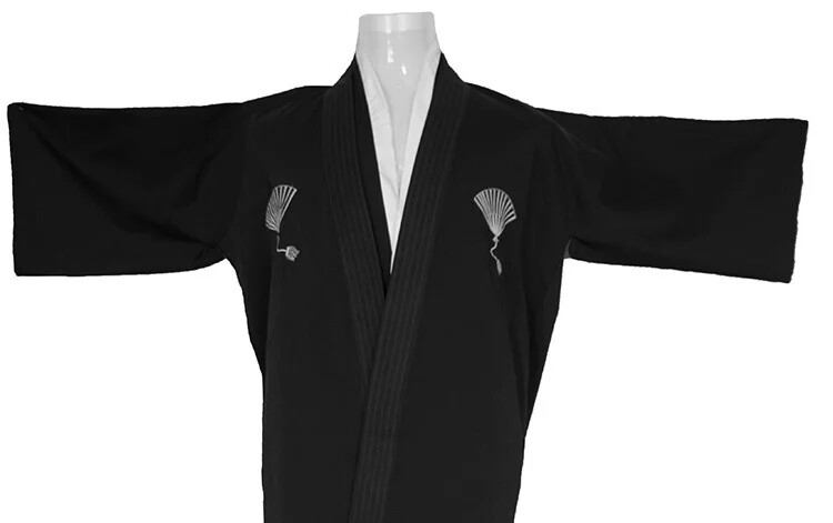 Traditional Japanese samurai kimono, men's bathrobe, and home clothing ...