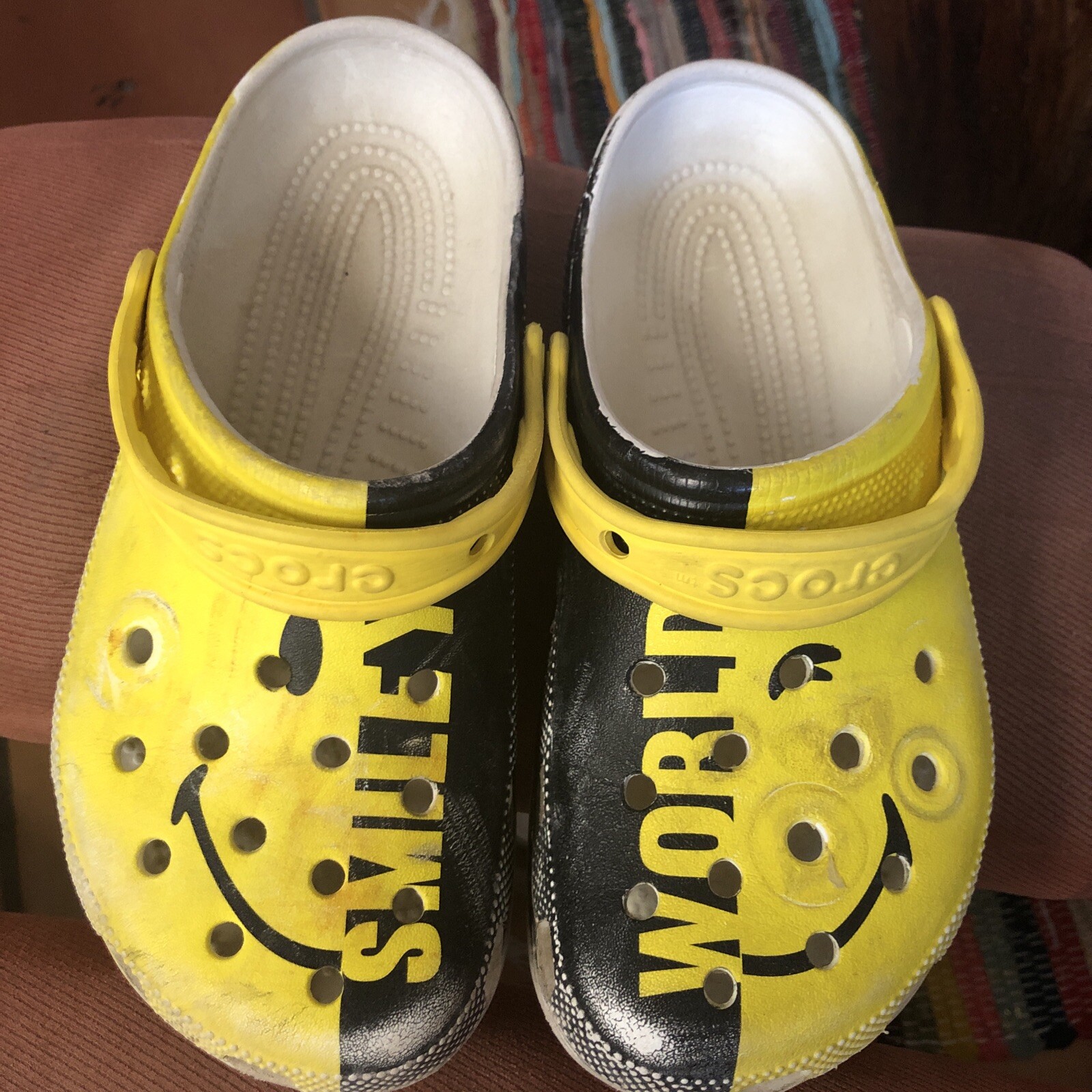 Crocs x Smiley World 207122 Classic Smiley 2 Clogs Ye… - Gem