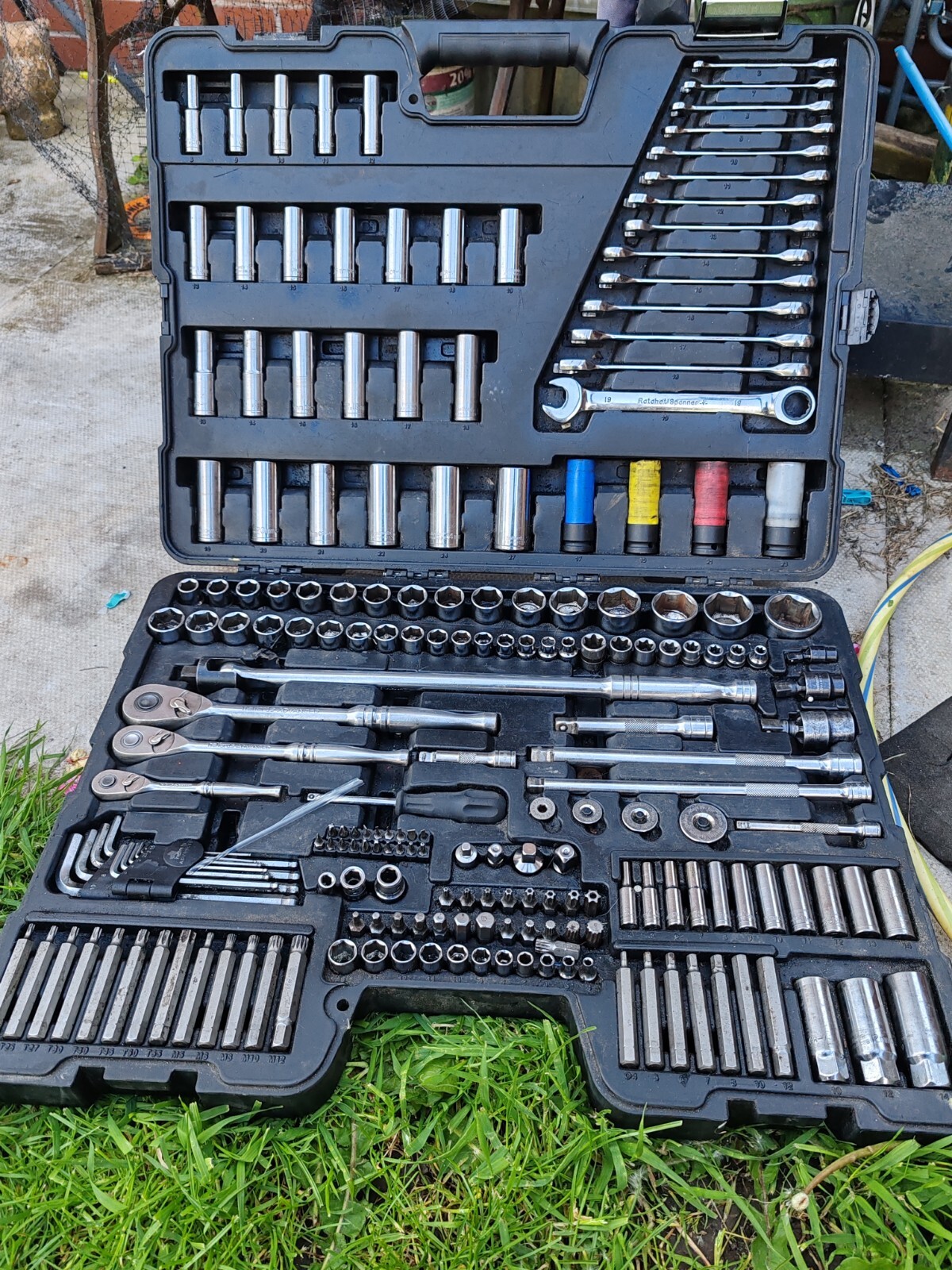 Halfords Advanced Socket and Ratchet Spanner Set 200 Pc (735757 ...