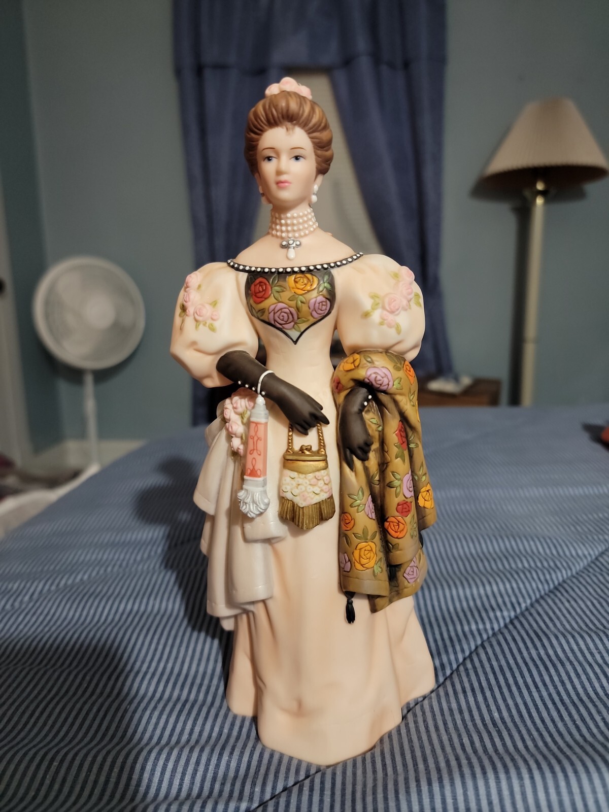 Avon 2000-2001 Commemorative Mrs. Albee Award Porcelain Figure | eBay