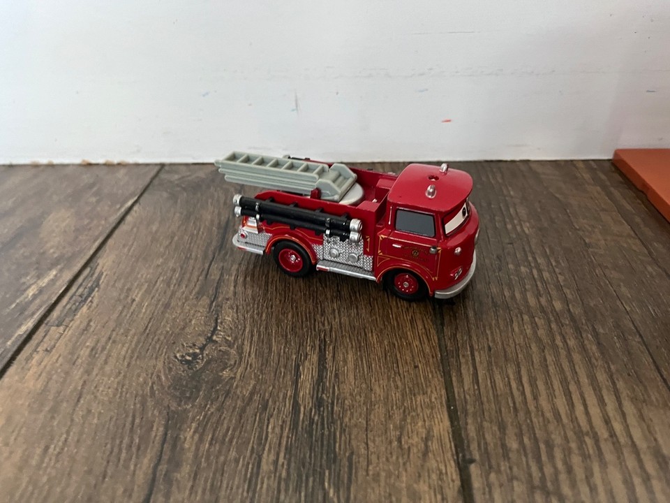 Disney Pixar Cars Radiator Springs Courthouse Red's Fire Station Set ...