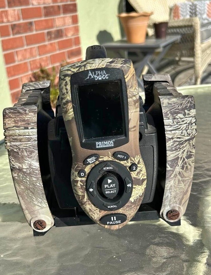 Primos Hunting Alpha Dogg Electronic Predator Call With Remote TESTED ...