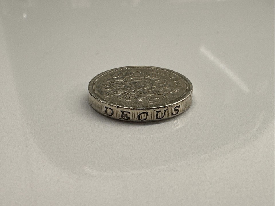 Queen Elizabeth II One Pound Coin 1983 Error Royal Arms DECUS ET ...