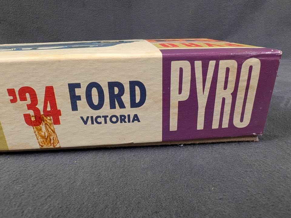 Pyro Table Top Classics C305-50 '34 Ford Victoria 1:32 Scale 1965 ...