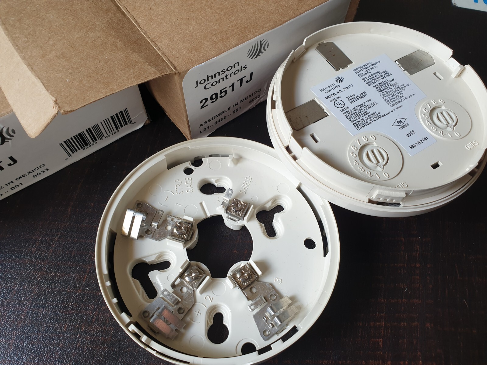 New Johnson Controls 2951TJ Photoelectric Smoke & Heat Detector &Base ...