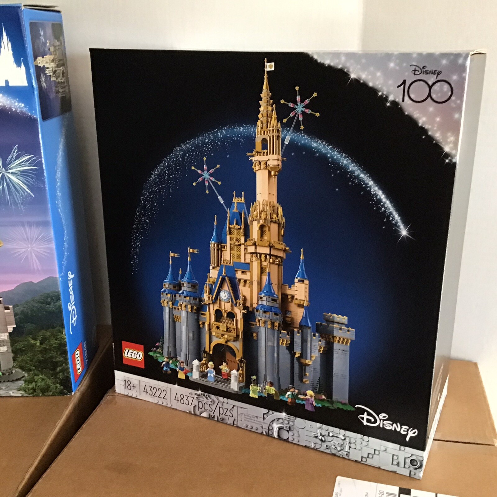 Lego Disney Collection 71040 Disney Castle & 43222 Disney 100th Anniv ...