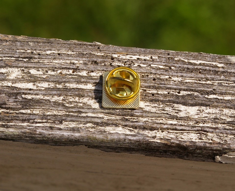 BN Service By Design Burlington Northern Railroad Metal Enamel Lapel ...