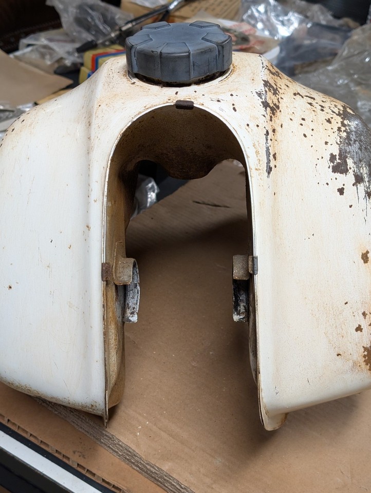 1982-1983 Yamaha XT550 GAS FUEL TANK - Solid Project Tank in Good Shape ...