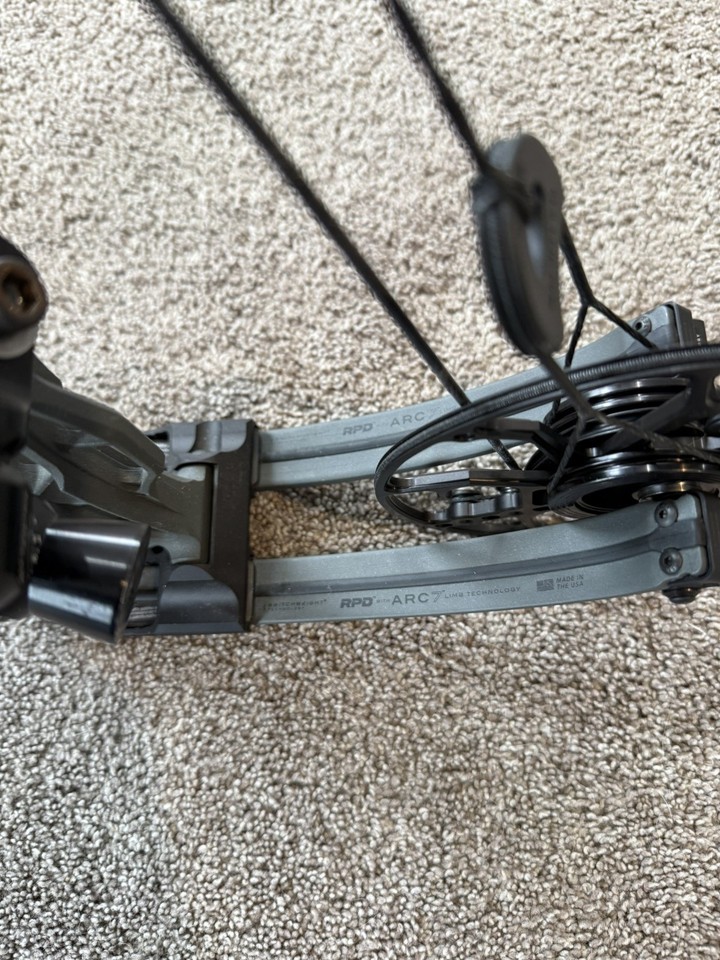 Mathews Lift x 33 RH. Shale. 70lb. Extra Z Mods. Leg Limbs. | eBay