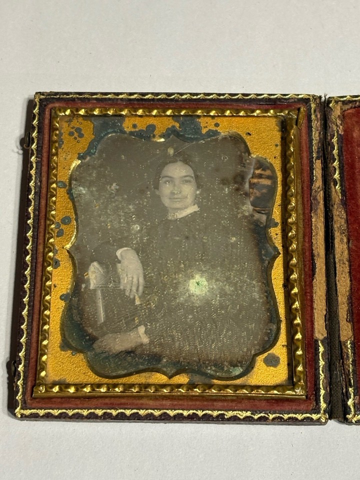 6th Plate Daguerreotype Photo Of Beautiful Women Partially Split Case ...