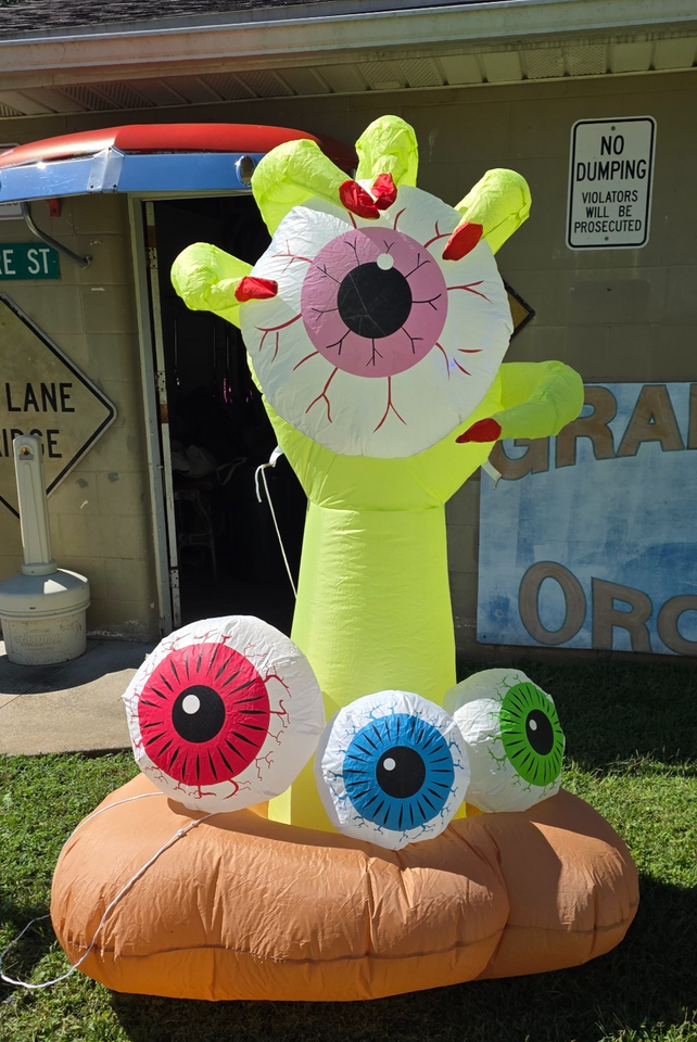 INFLATABLE 6 FOOT GREEN MONSTER HAND HOLDING EYEBALL EYES BLOW UP ...
