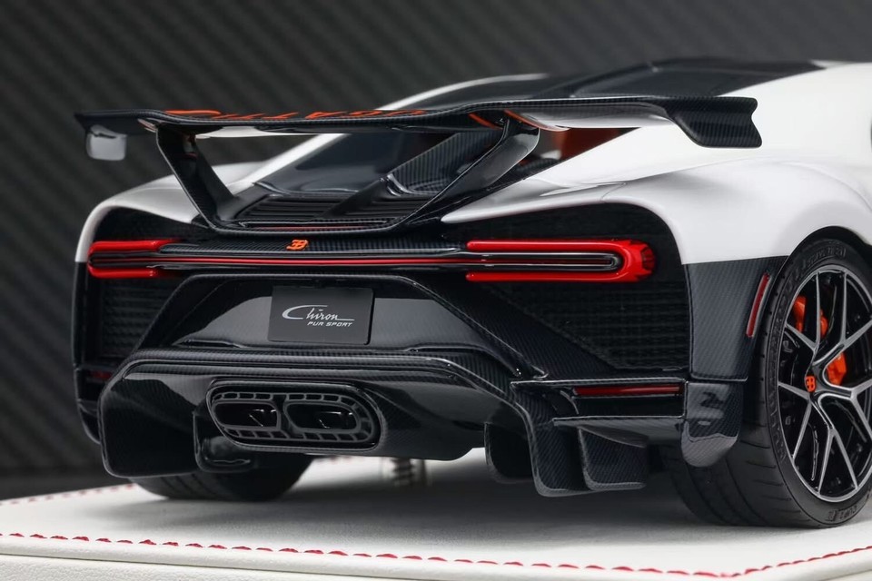 Bugatti Chiron Pur Sport (Gloss White/ Black) [Davis & Giovanni] 1:18 ...