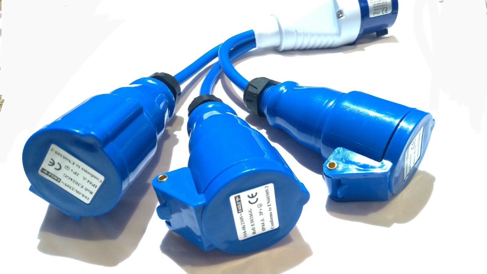 32 AMP TO 3 X 16 AMP SOCKETS BLUE SPLITTER 240V CARAVAN HOOK UP POWER ...