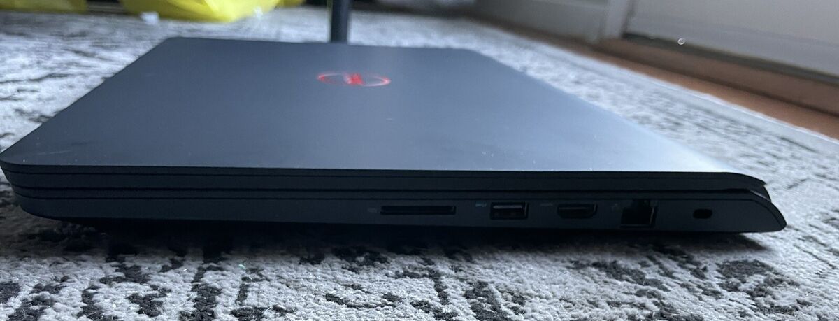Dell Inspiron 15 5577 15.6 Dell Inspiron 15 5577 15.6