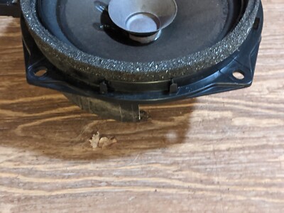 2002-2006 Mitsubishi Montero Left or Right Front Door Speaker MR318618 ...