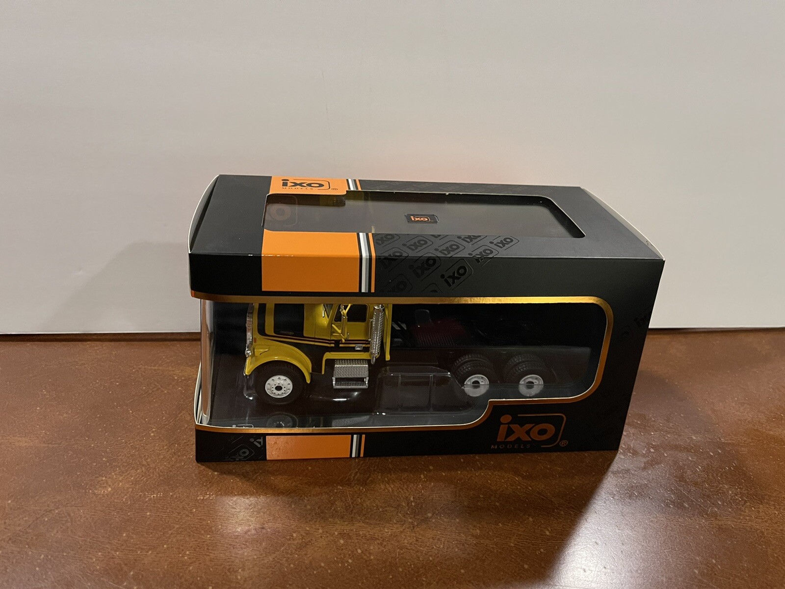 IXO 1/43 - FREIGHTLINER FLC 120 64T - 1977 TR116. (1) for sale online ...