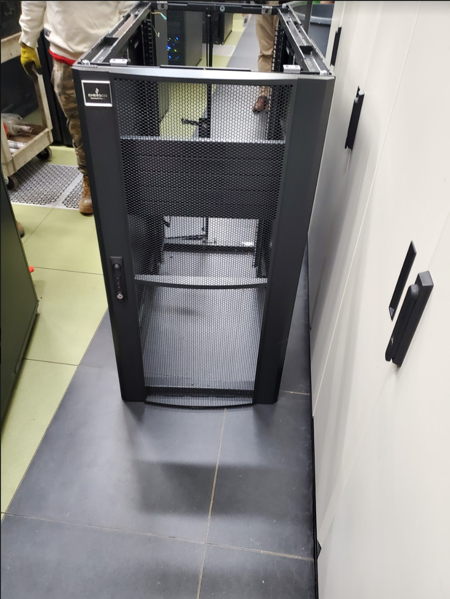 Dell Poweredge 2410 24u Server Rack Cabinet | Cabinets Matttroy