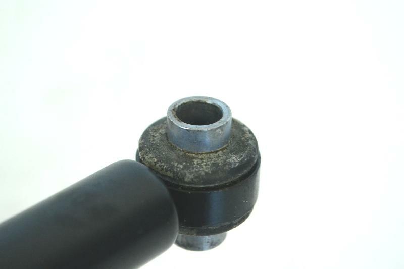 Mercedes W221 S63 AMG 2008 LHD hinten links nah seitlich Gasfeder ...