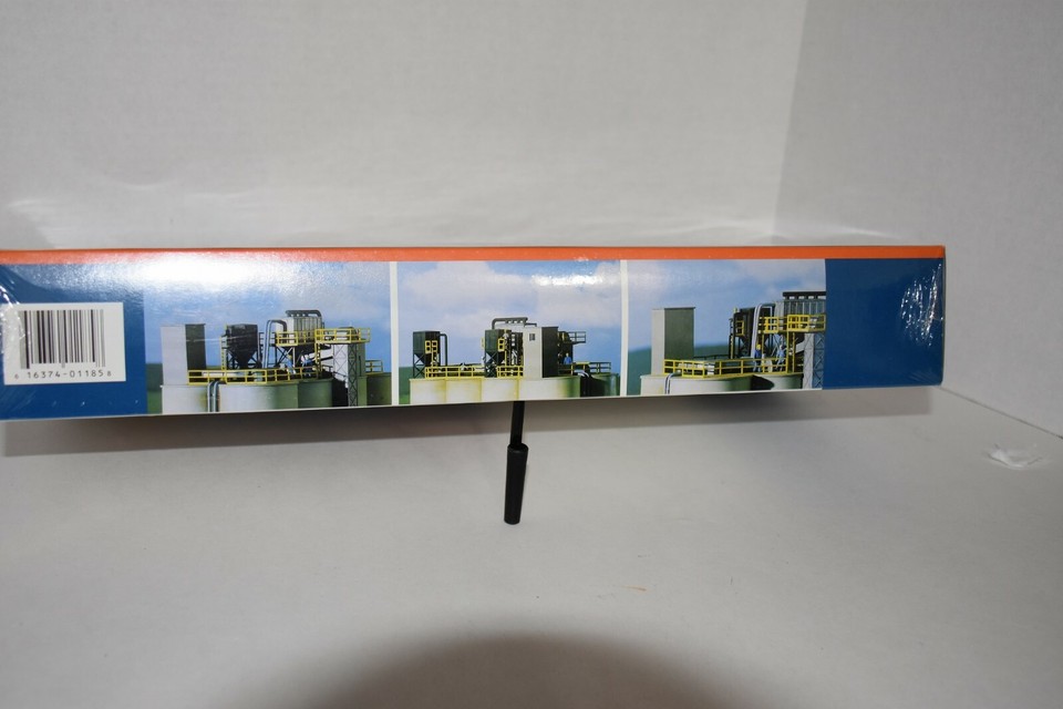 Walthers Cornerstone Red X Cement Plant 933-3704 - HO Kit | eBay