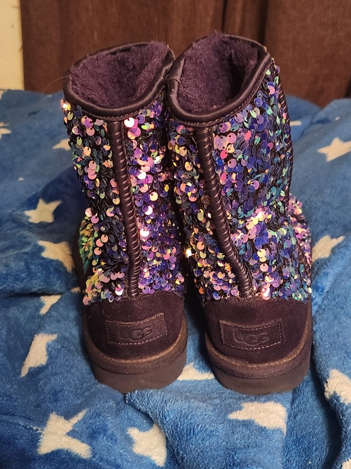 UGG CLASSIC SHORT STELLAR SEQUIN MEDALLION SPARKLES BOOTS US Size 8 | eBay